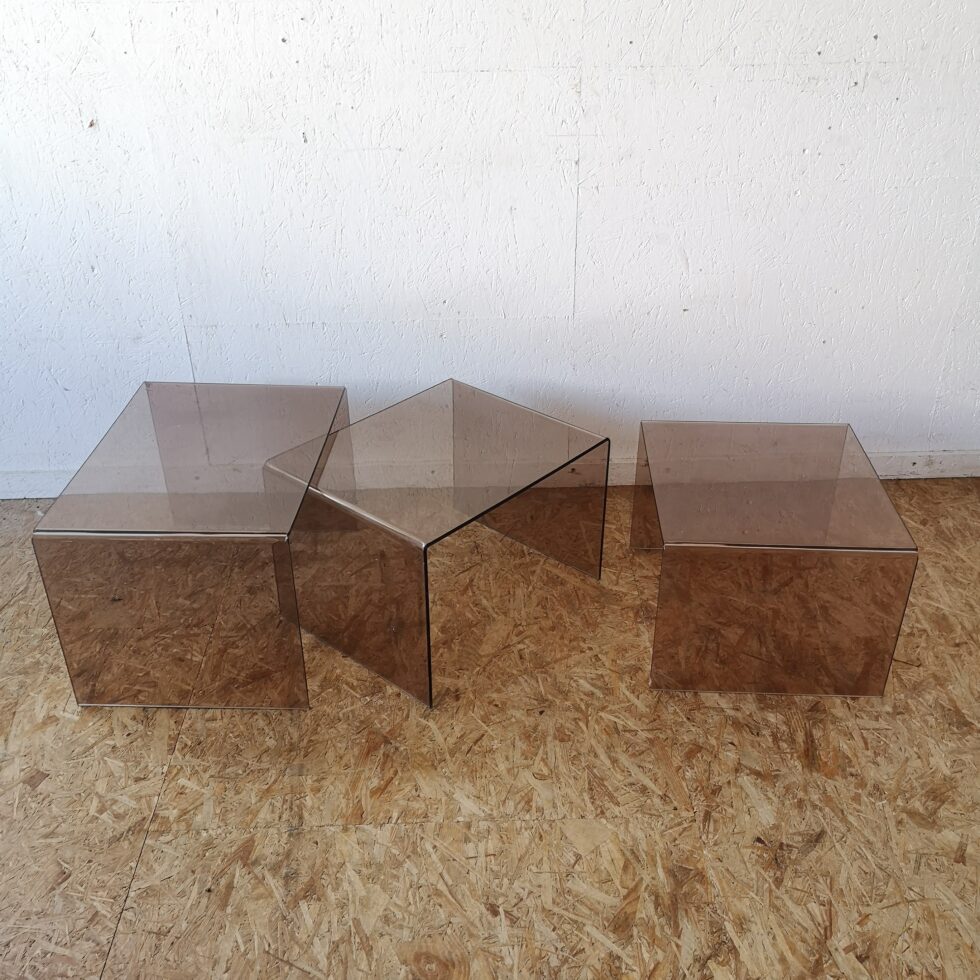 Tables gigognes plexiglas fumé années 70 - Côte & Vintage